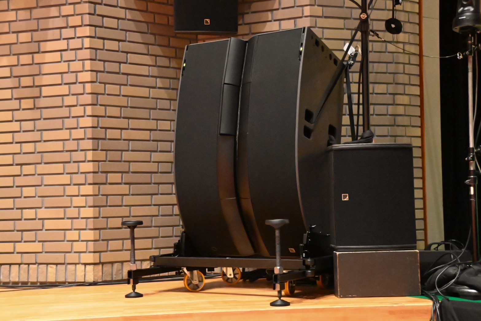 【新規導入】L-AcousticsよりL2システムを導入しました！【スピーカー】 - 音と光で現場を創造する映像で世界を変える | 大阪の ...
